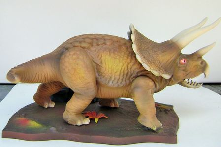 Three Horned Dinosaur - qmtrike01 - Prehistoric Scenes Gallery
